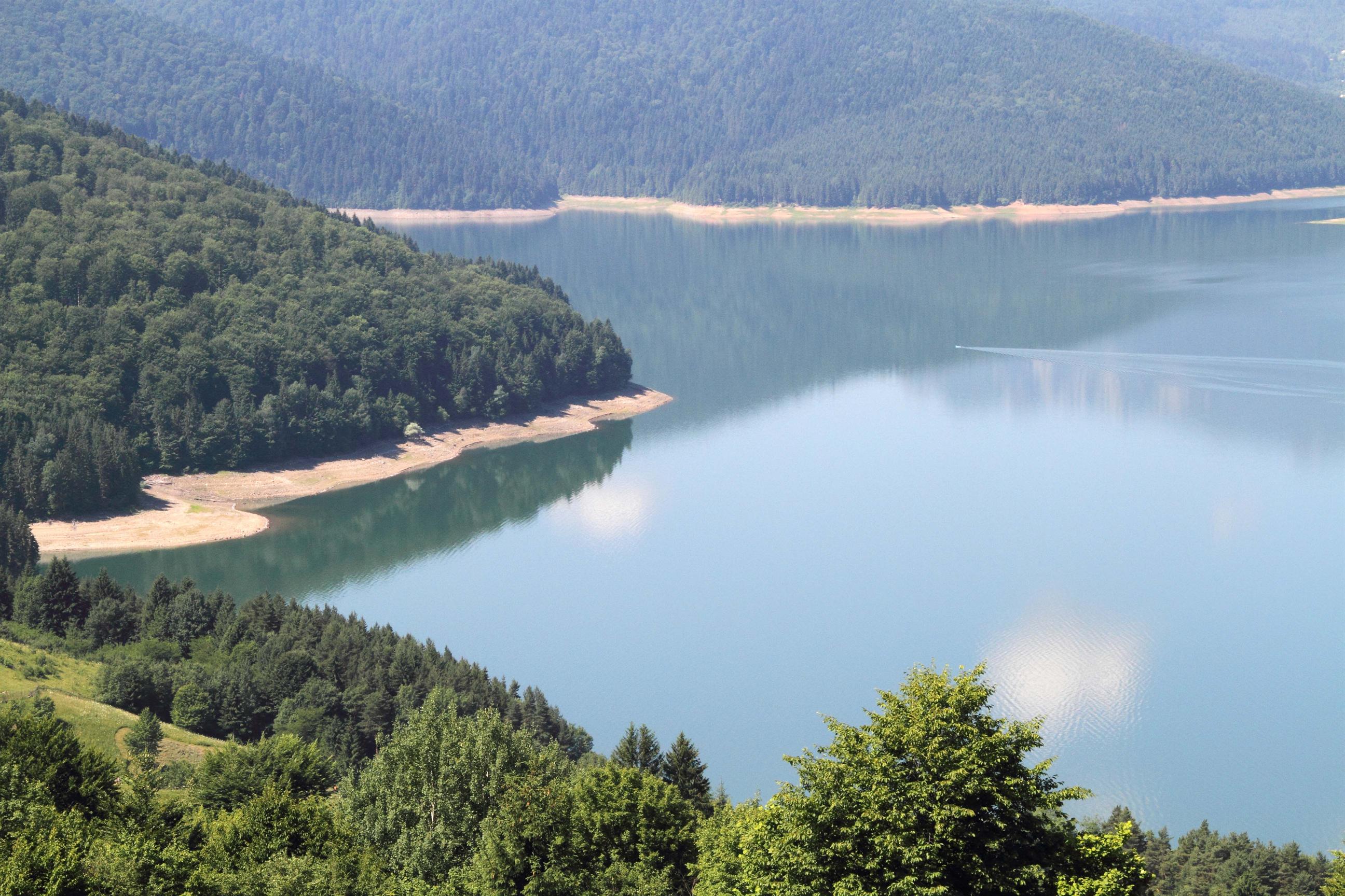 Lacul Izvorul Muntelui | Trecator prin lume