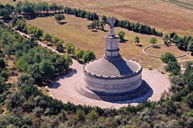 Monumentul Tropaeum Traiani de la Adamclisi | Noi promovăm România!