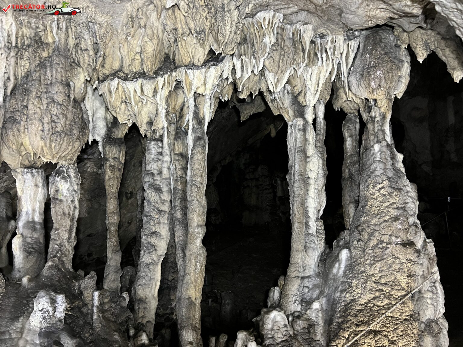 Peştera Muierilor, Gorj, România – Obiective turistice de văzut și vizitat