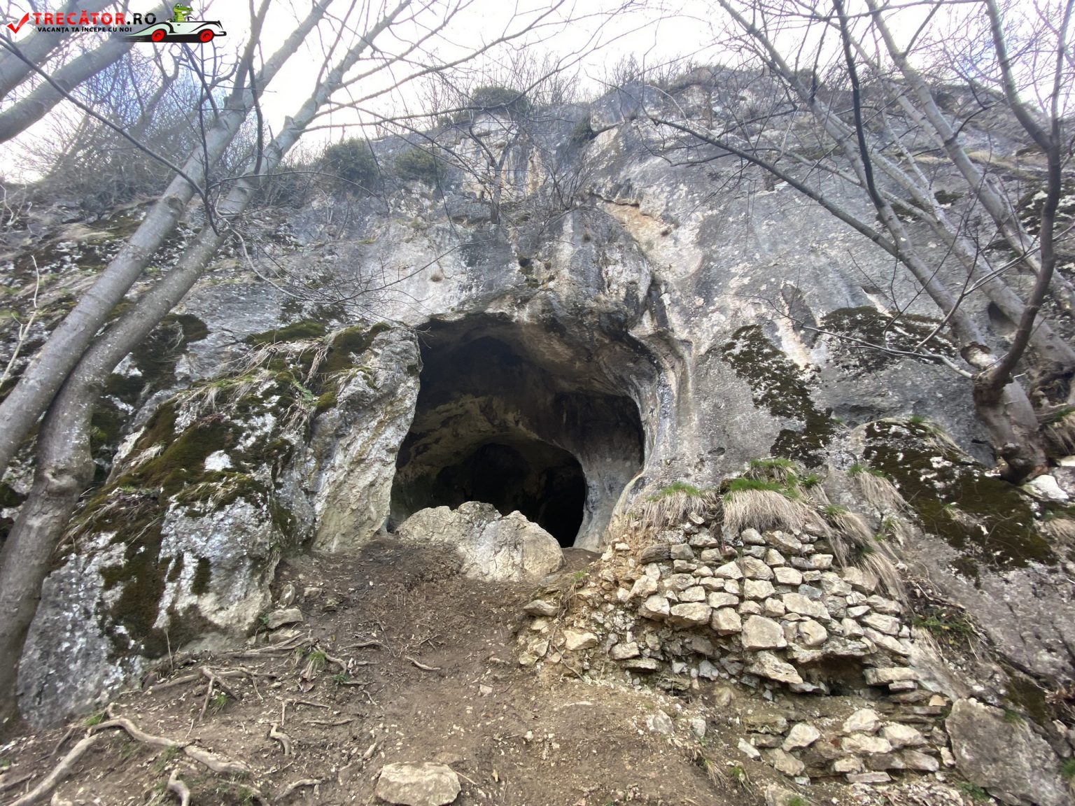 Pestera cu Lilieci Moeciu – Obiective turistice de văzut și vizitat