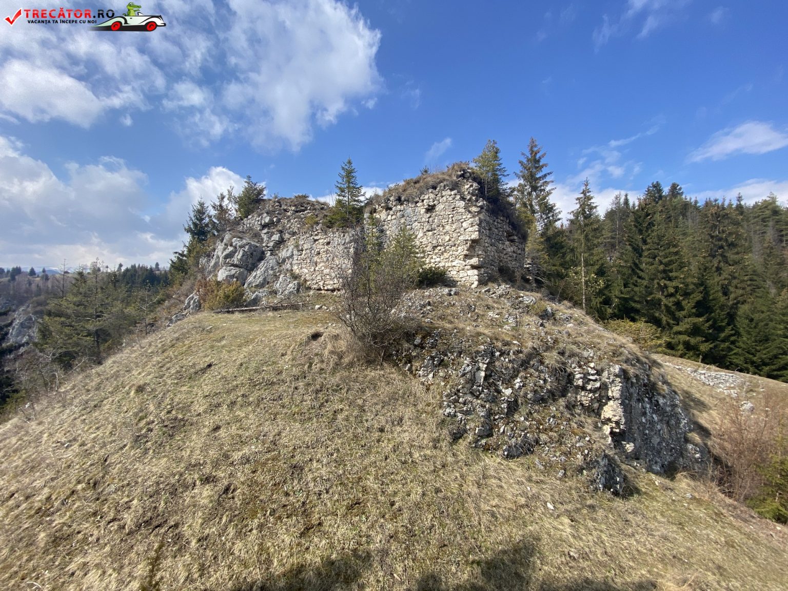 Ruinele Cetatii Oratia, Argeș, România – Obiective turistice de văzut ...