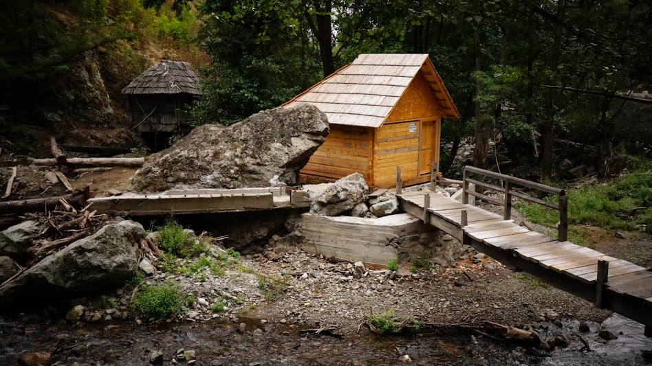 Parcul cu mori de apa de la Eftimie Murgu | Obiective turistice de ...
