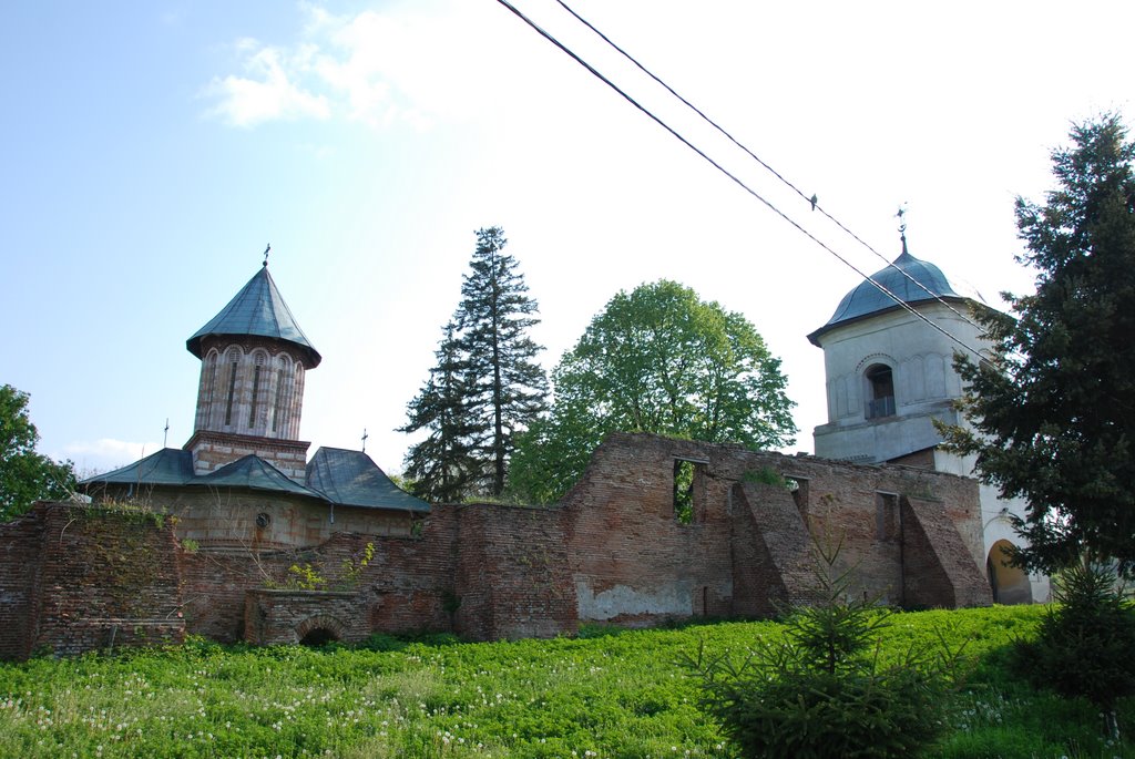 Mănăstirea Călui – Obiective turistice de văzut și vizitat