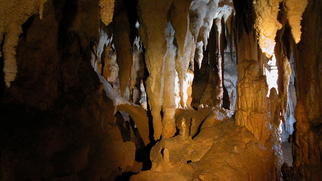 Pestera Closani | Obiective turistice de văzut și vizitat