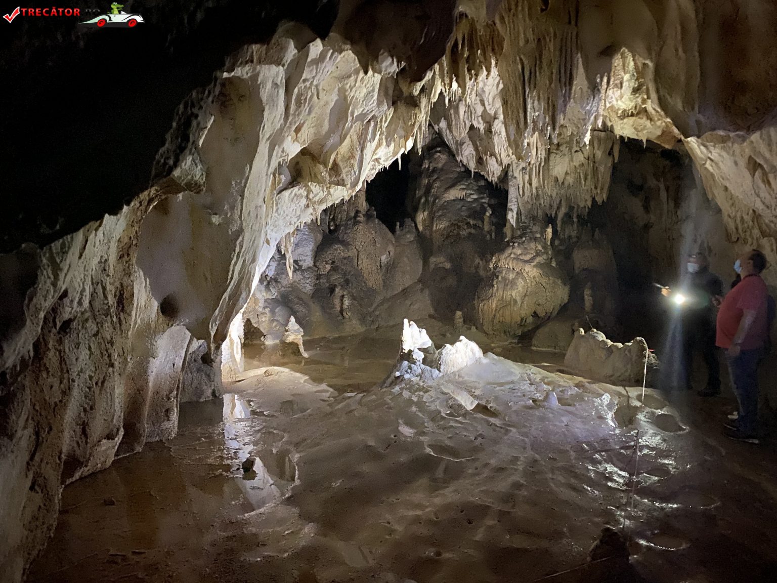 Pestera Ghetarul de la Focul Viu – Obiective turistice de văzut și vizitat