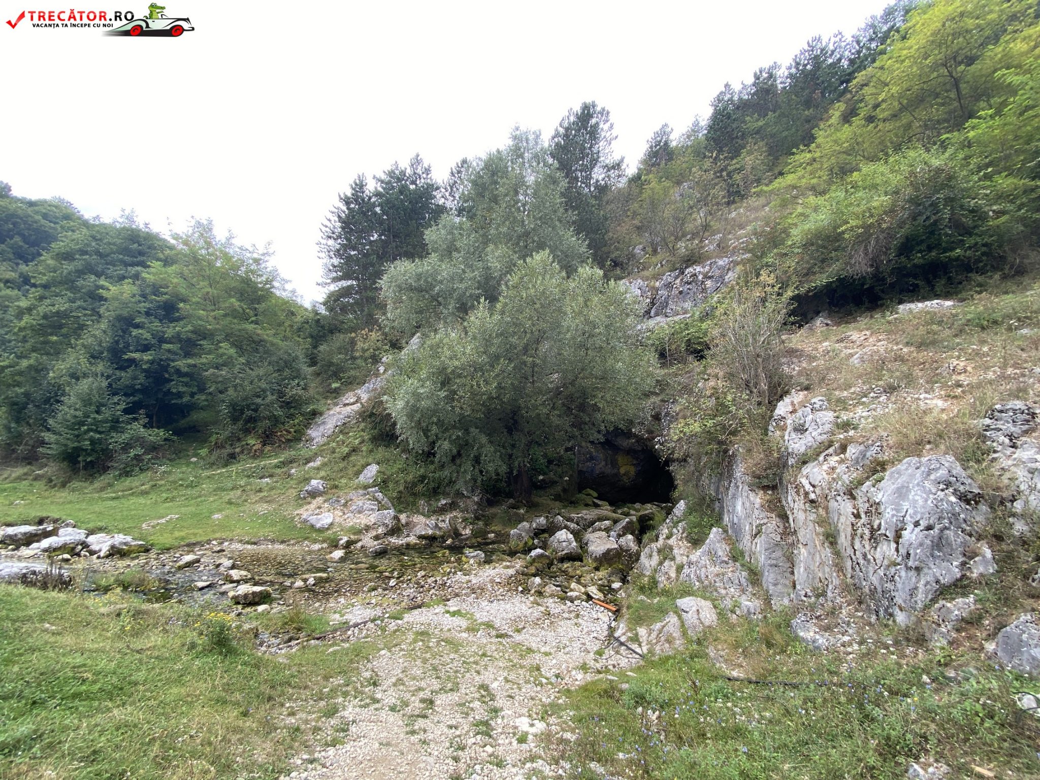 Pestera Isverna – Obiective turistice de văzut și vizitat
