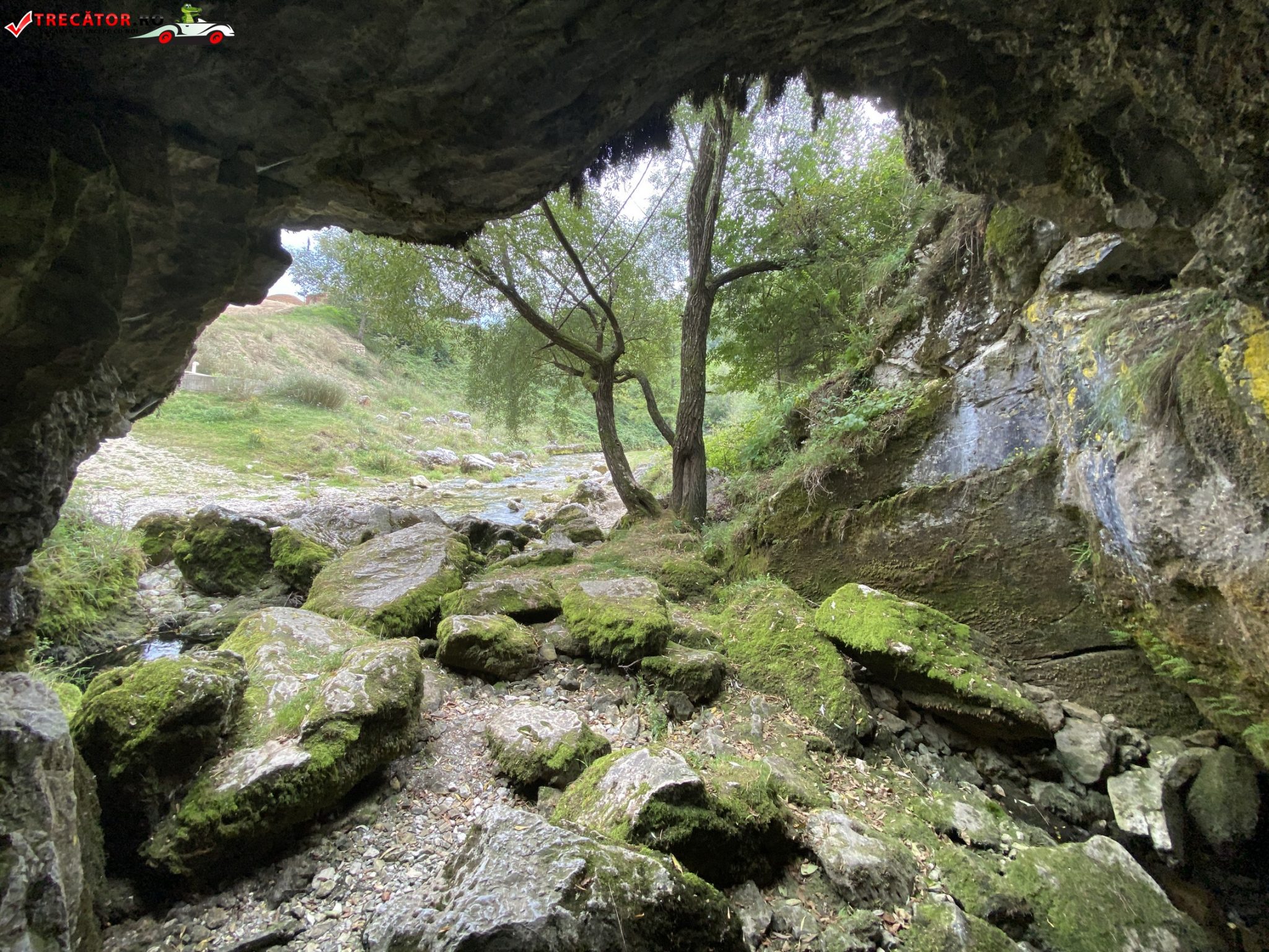 Pestera Isverna – Obiective turistice de văzut și vizitat