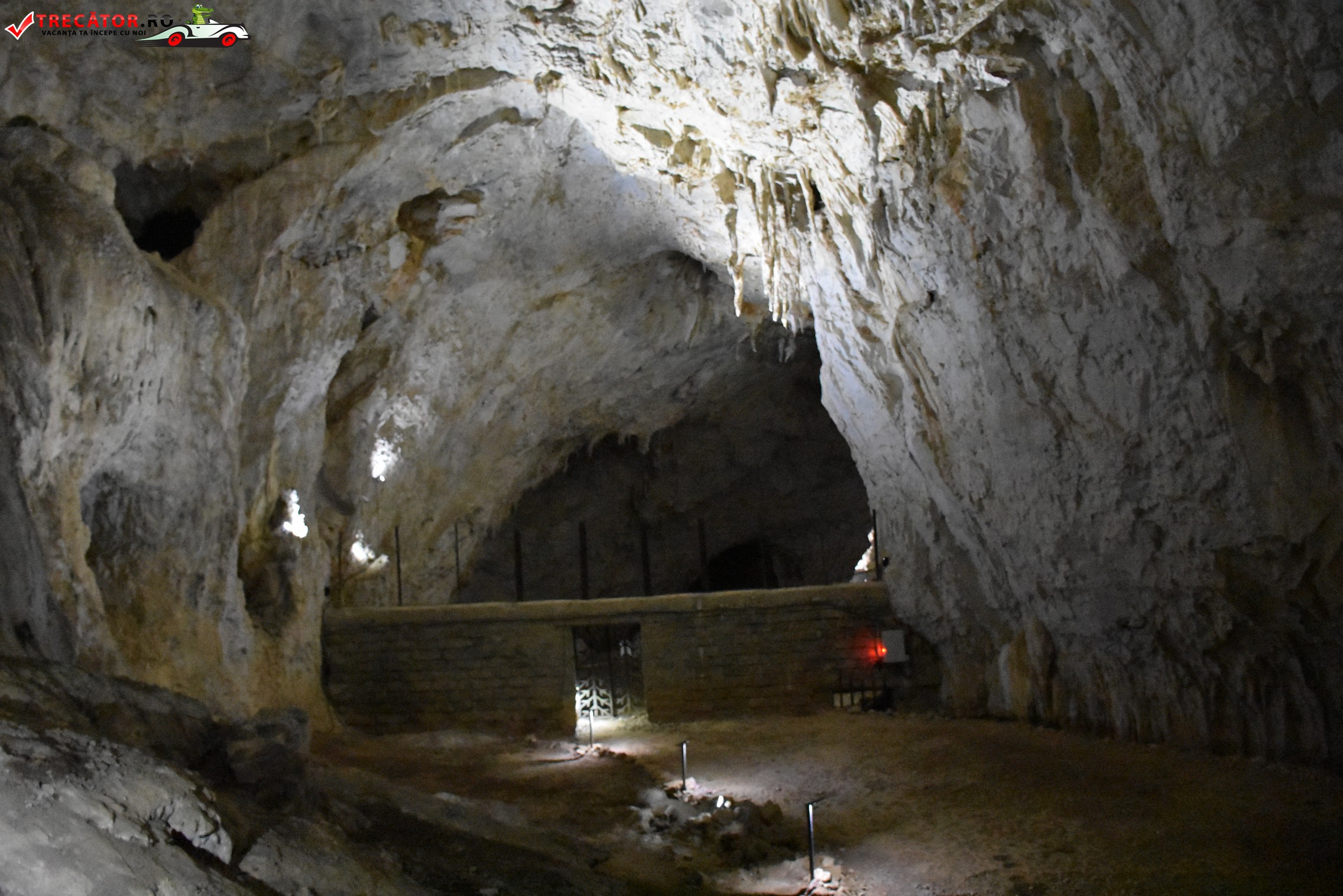 Pestera Ciur Ponor – Obiective turistice de văzut și vizitat