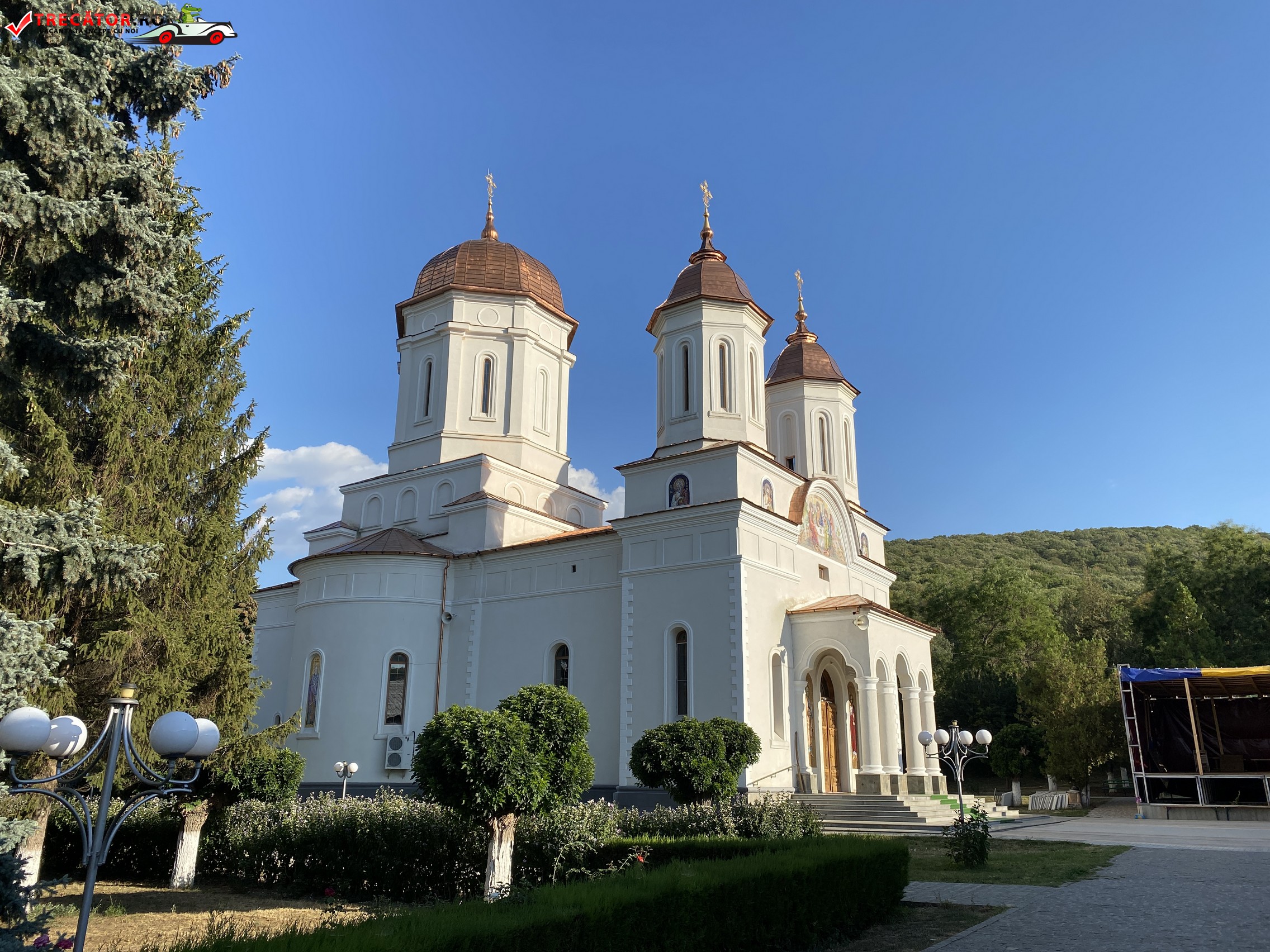 Mănăstirea Cocoș – Obiective turistice de văzut și vizitat