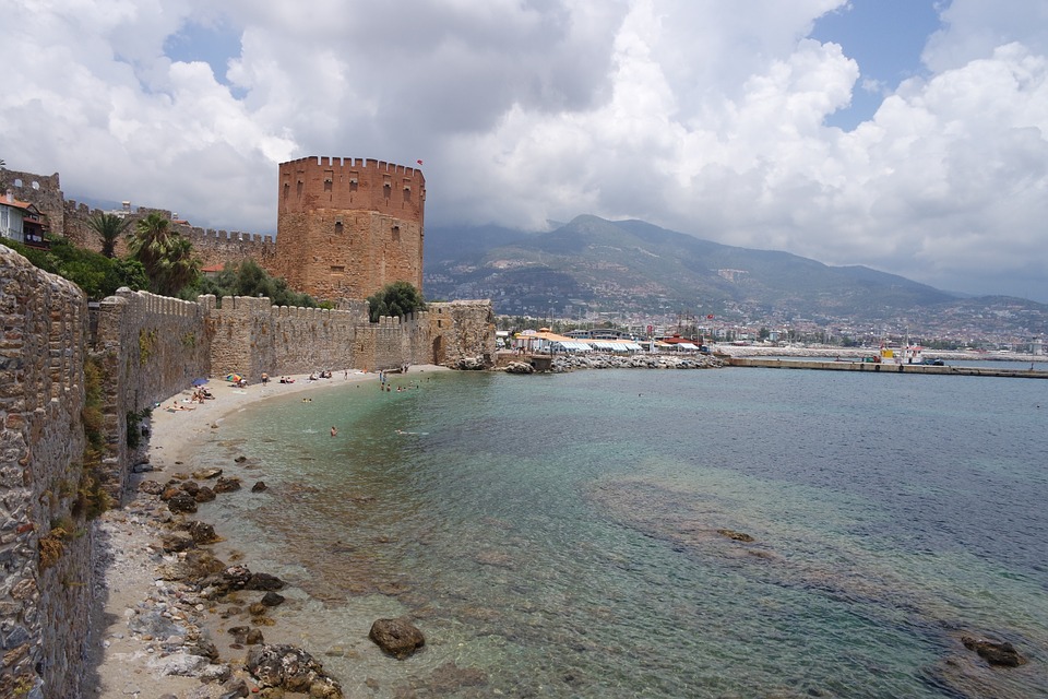 Turnul Roşu din Alanya | Obiective turistice de văzut și vizitat