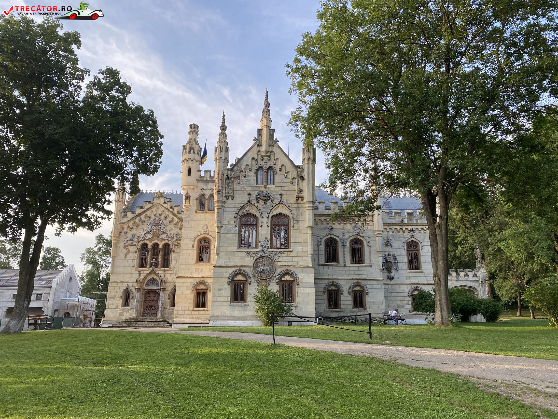 Castelul Sturdza – Obiective turistice de văzut și vizitat