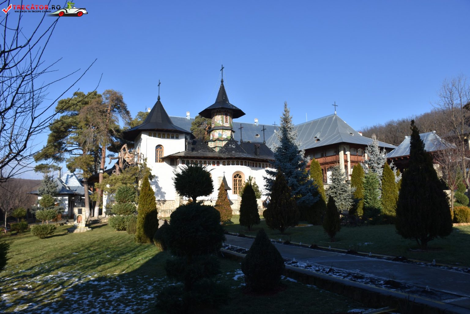 Mănăstirea Bujoreni – Obiective turistice de văzut și vizitat
