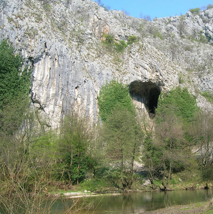 Pestera Liliecilor din Cheile Carasului | Obiective turistice de văzut ...