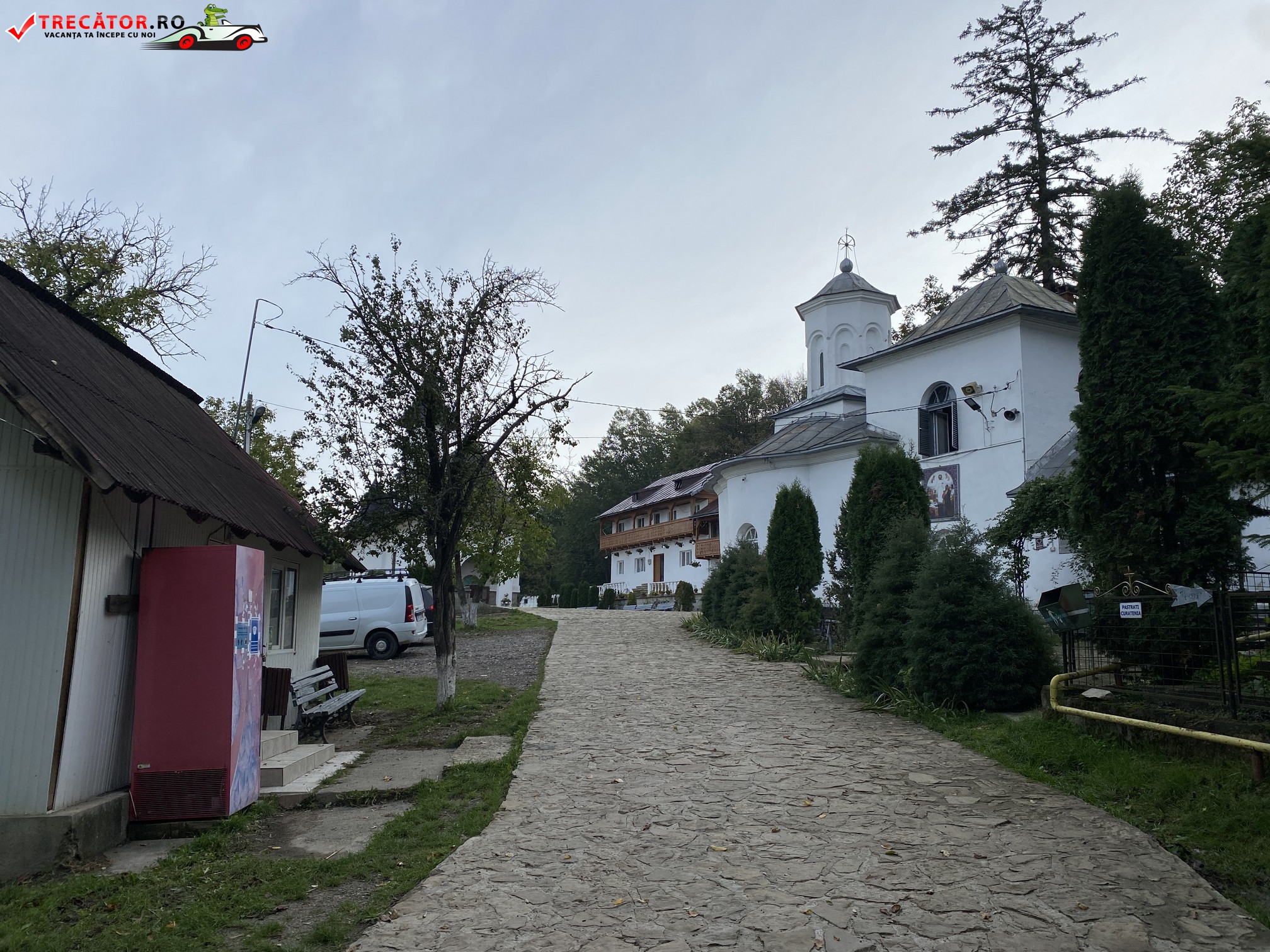 Mănăstirea Piatra Sfântă | Obiective turistice de văzut și vizitat