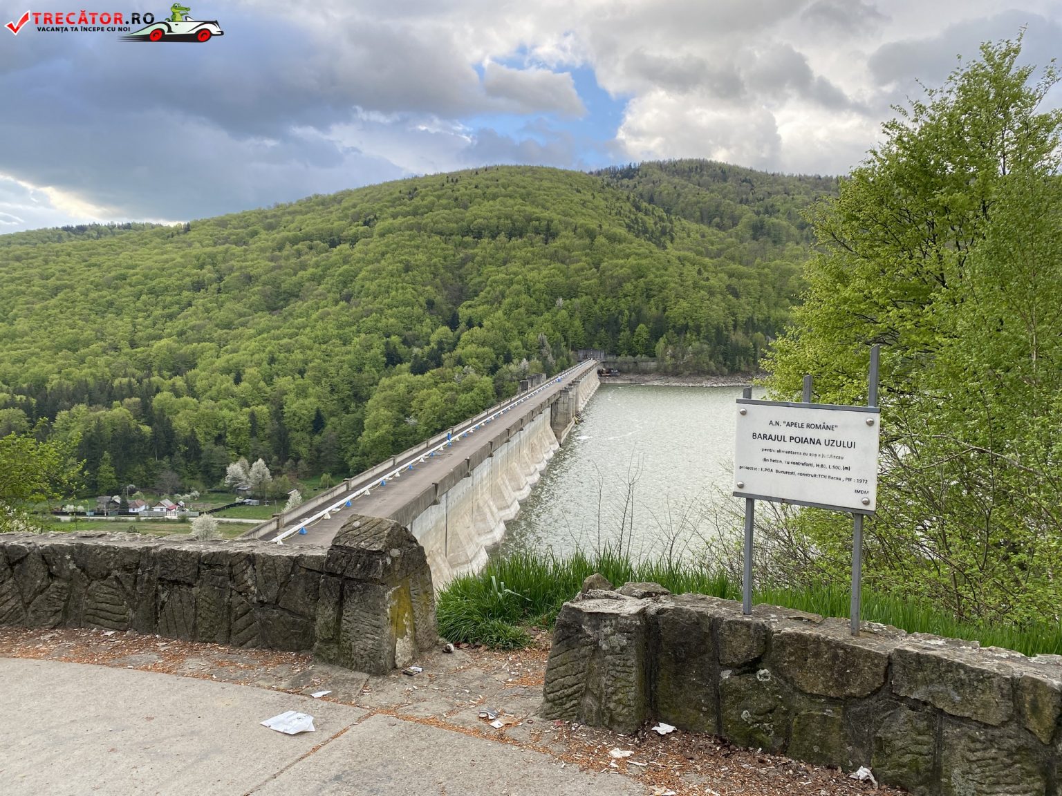 Barajul Poiana Uzului – Obiective turistice de văzut și vizitat