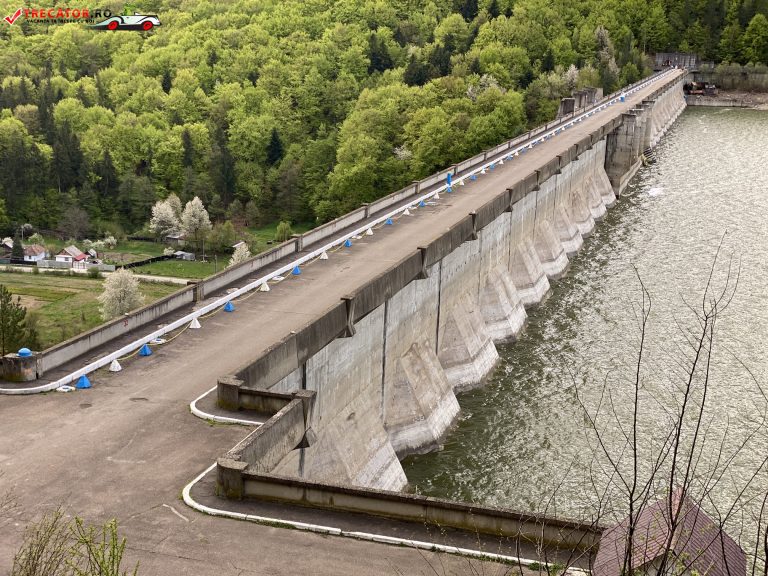 Barajul Poiana Uzului – Obiective turistice de văzut și vizitat