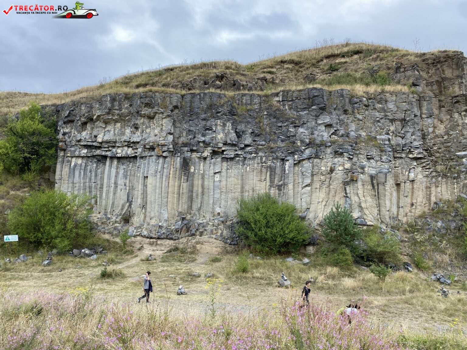 Coloanele de bazalt de la Racoș – Obiective turistice de văzut și vizitat