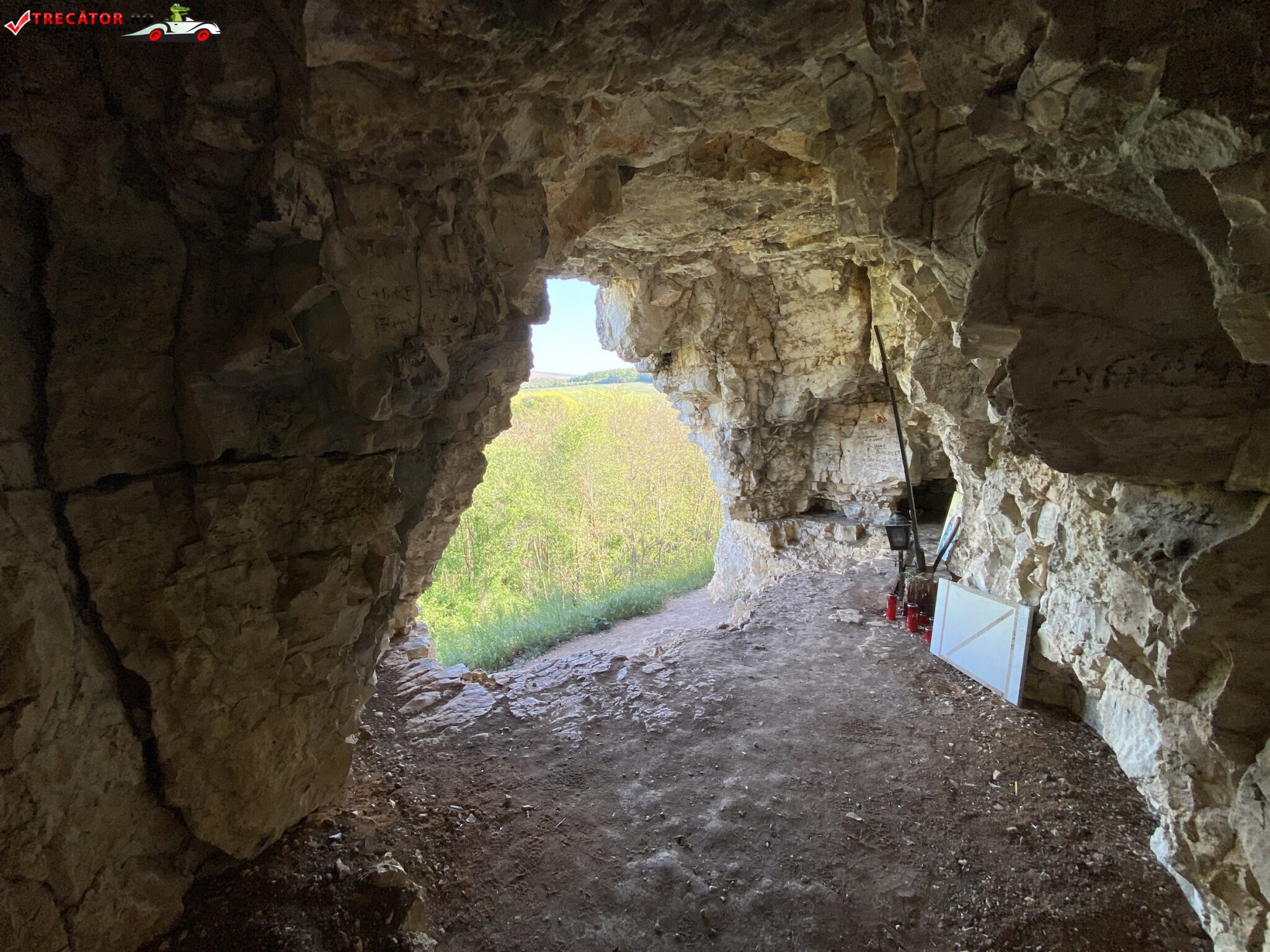 Peștera Sihaștrilor. Chiliile rupestre de la Canaraua Fetii – Obiective ...