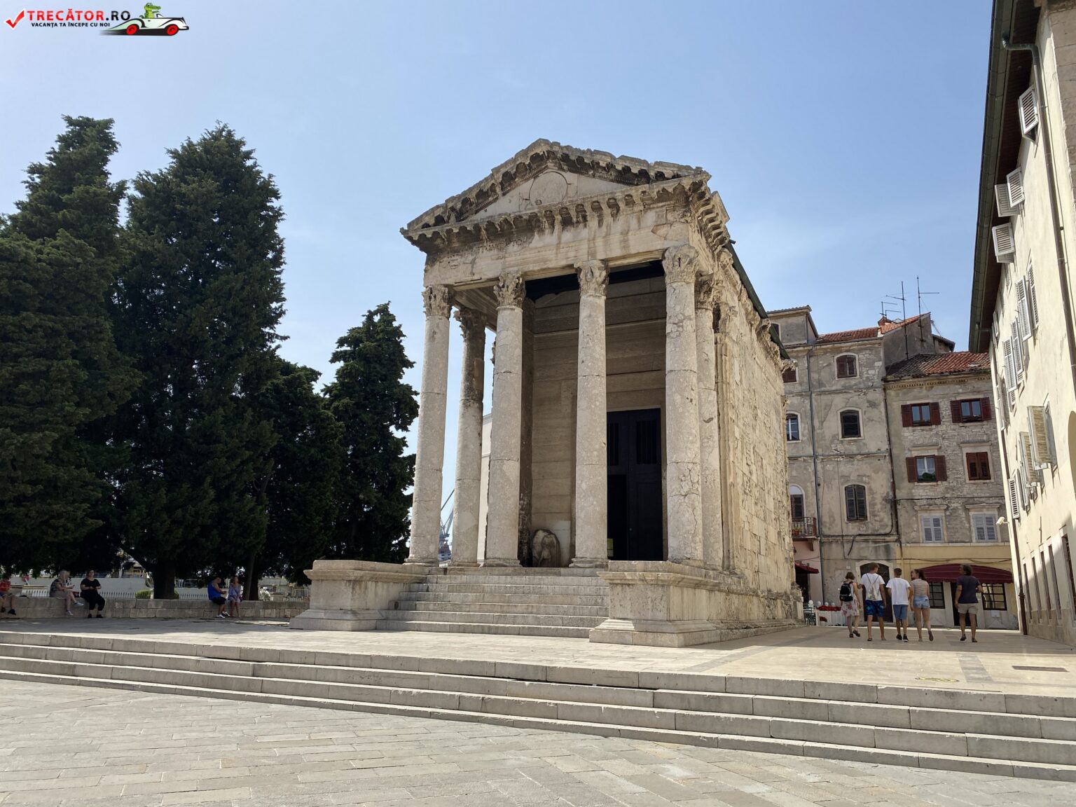 Templul lui Augustus și zeița Romei din Pula, Croația – Obiective ...