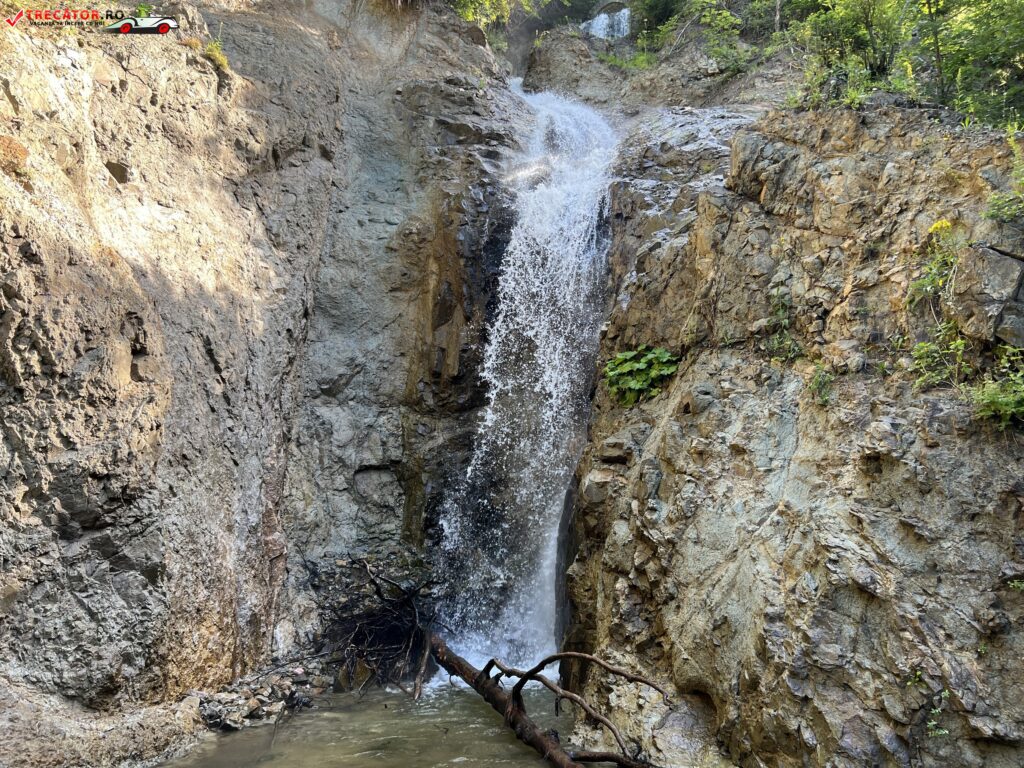 Cascada Piciorul Calului – Obiective turistice de văzut și vizitat